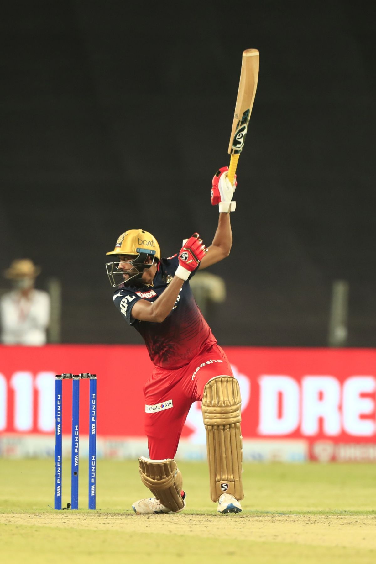 Bat face open, and eyes watchful: Mohammed Siraj slices with his bottom ...
