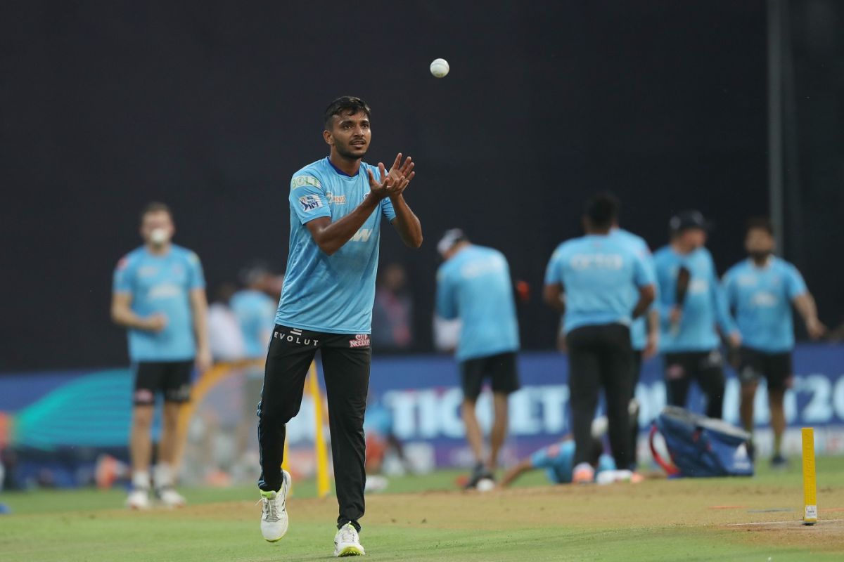 Chetan Sakariya warms up ahead of the game | ESPNcricinfo.com