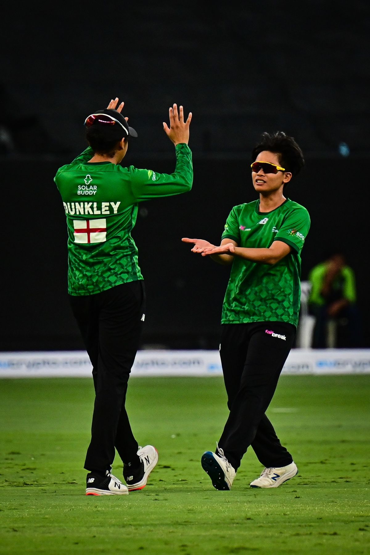 Umpire Simon Taufel signals a leg bye | ESPNcricinfo.com