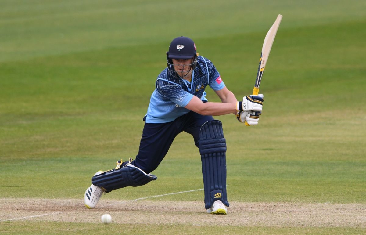 Dom Bess in flight | ESPNcricinfo.com