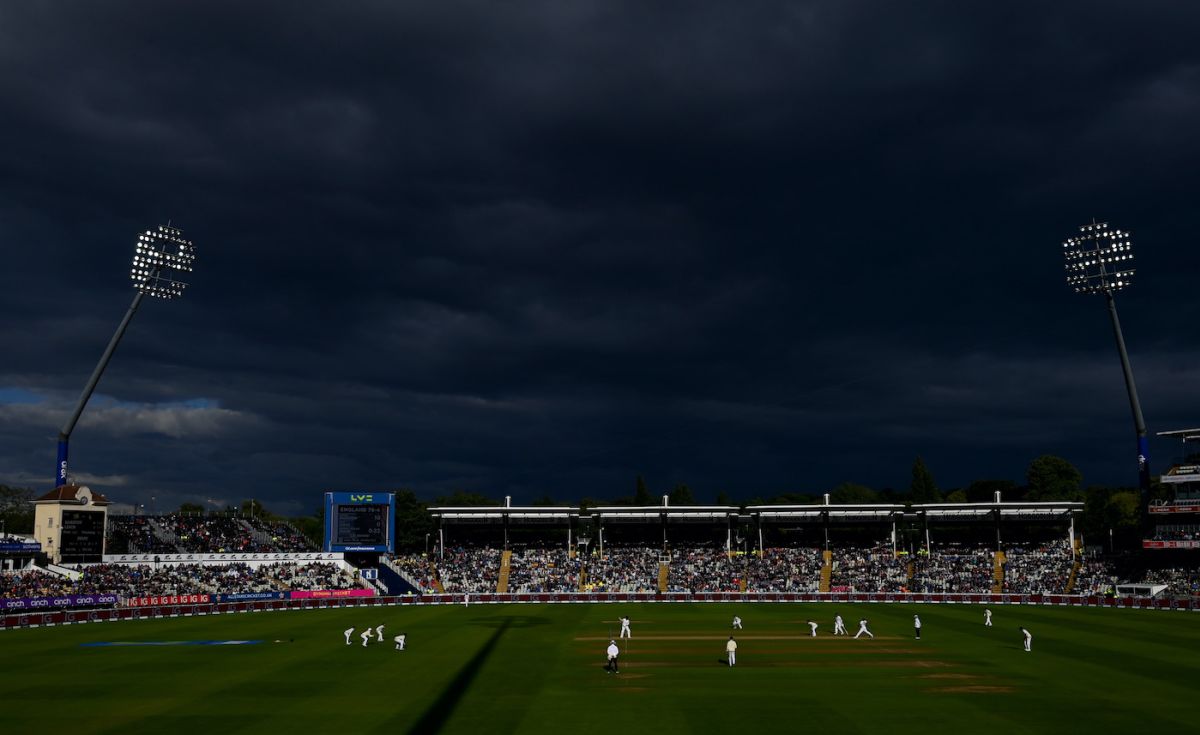 Play continues under dark skies at Edgbaston | ESPNcricinfo.com
