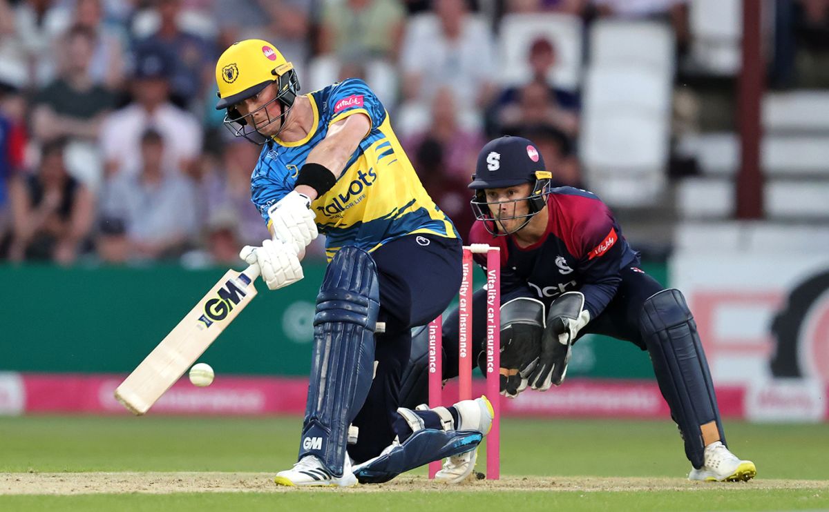 Adam Hose gets down to slog-sweep | ESPNcricinfo.com