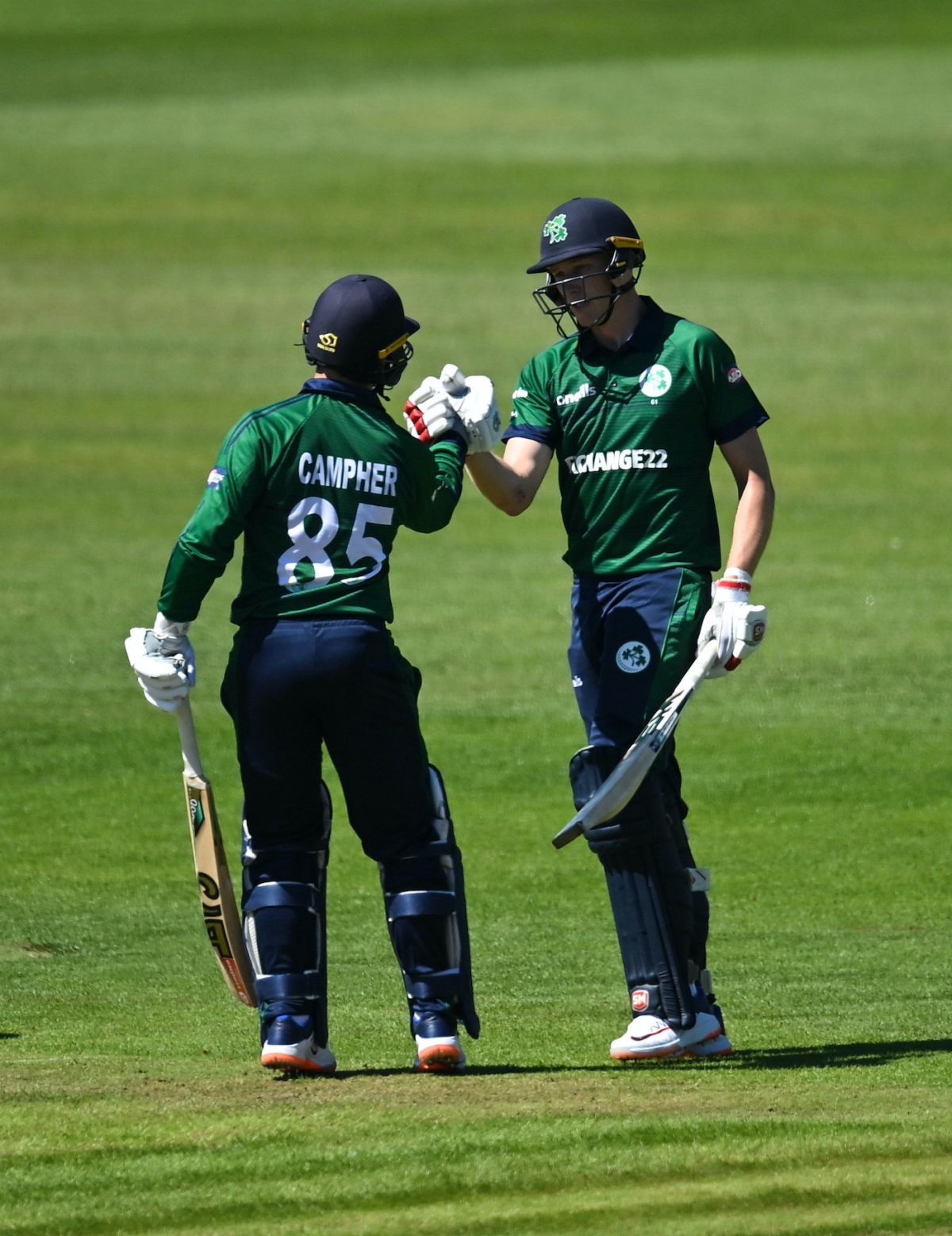 Kamindu Mendis congratulates Dinesh Chandimal on his century ...