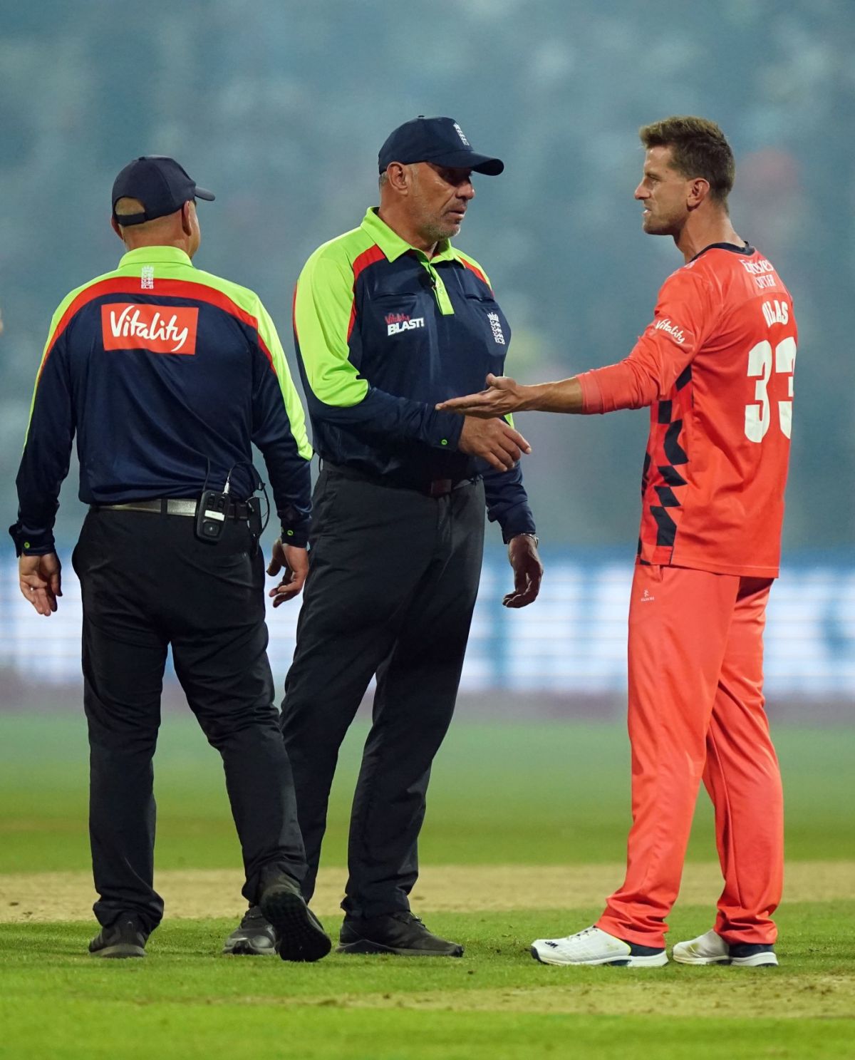 Nathan Ellis with the T20 Blast trophy | ESPNcricinfo.com