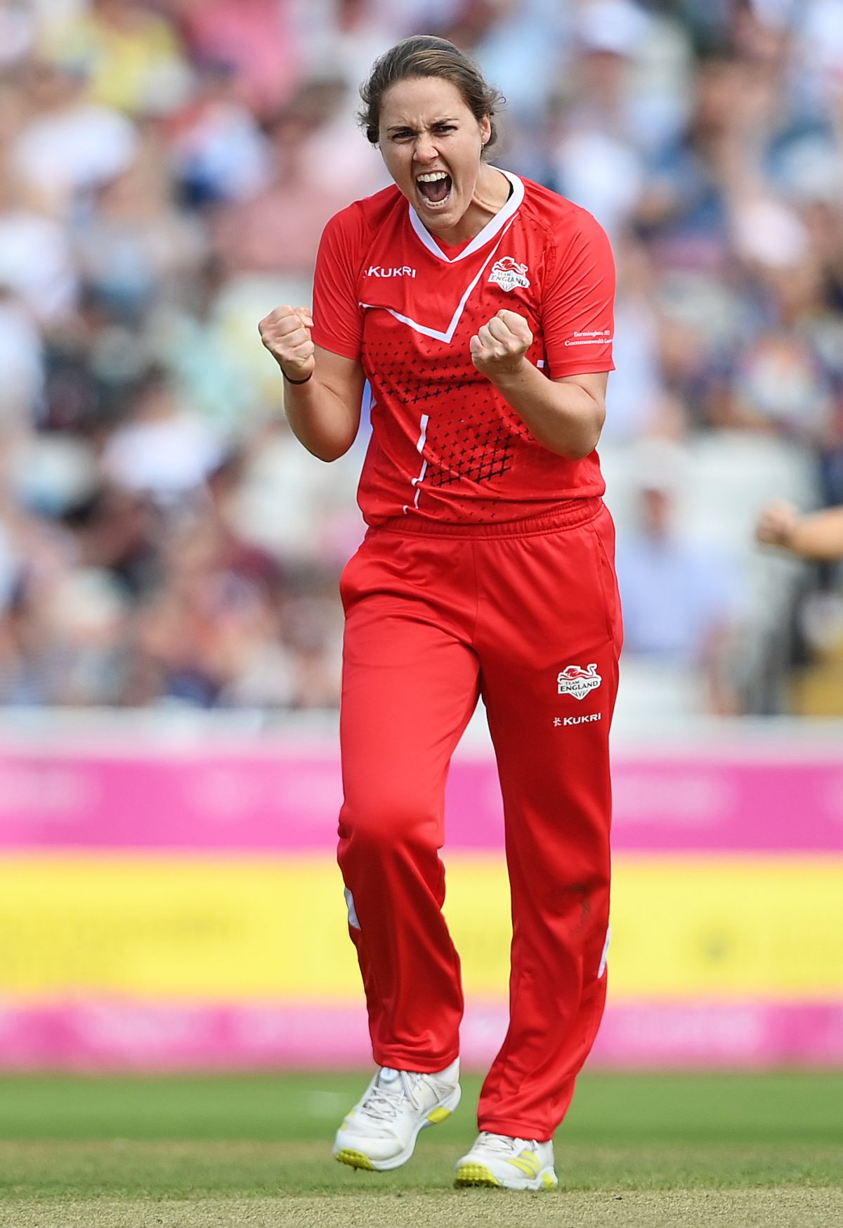 Nat Sciver picked up the big wicket of Smriti Mandhana | ESPNcricinfo.com