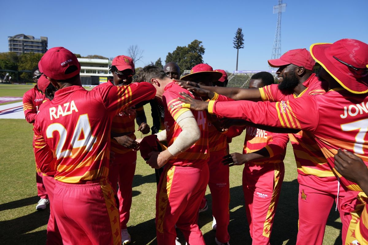 The Zimbabwe players celebrate after Tanaka Chivanga got rid of Tamim ...