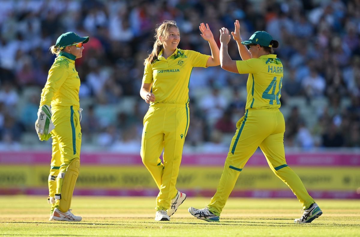 Darcie Brown is congratulated for plotting Smriti Mandhana's dismissal ...