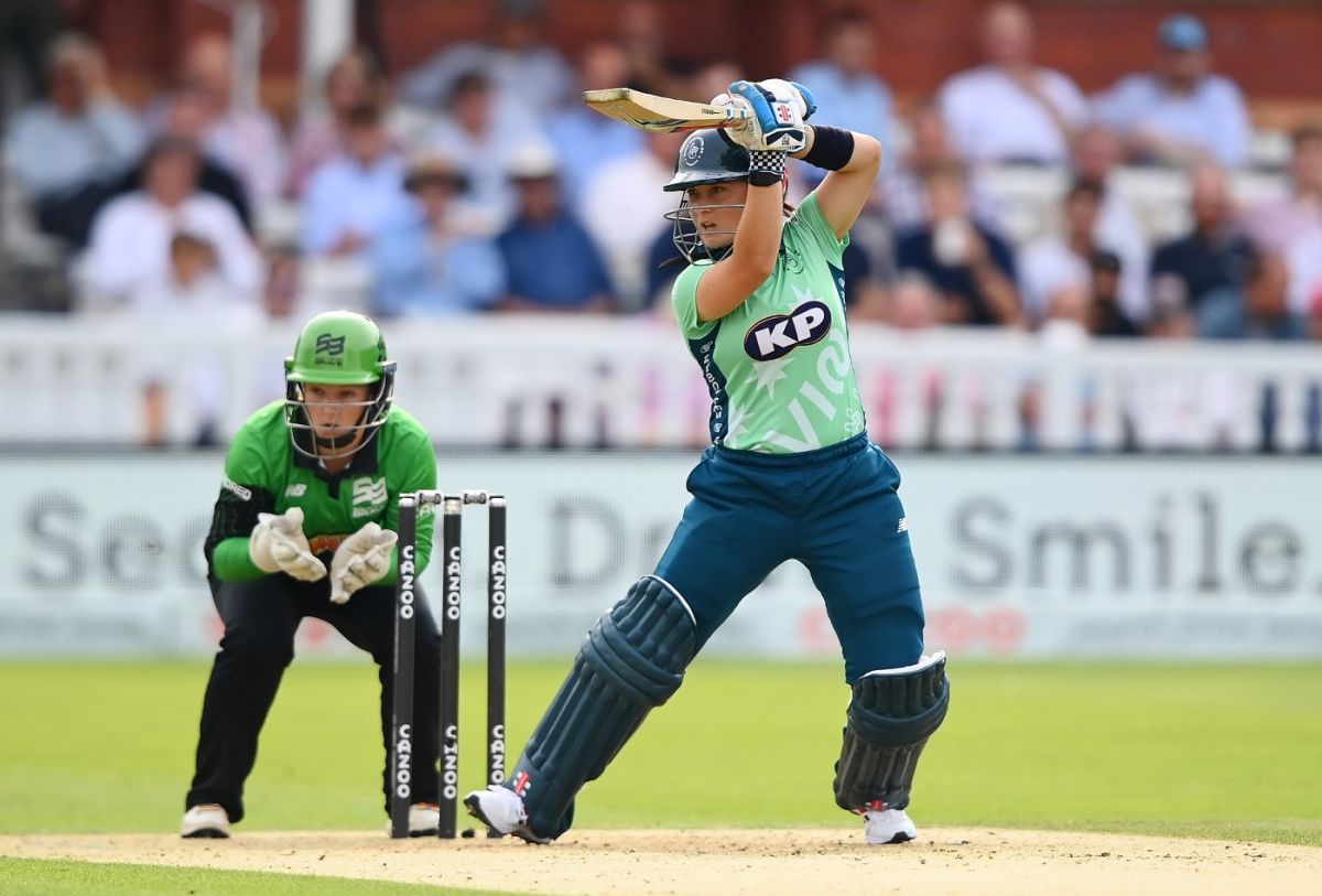 Alice Capsey cut loose in a lively innings of 25 | ESPNcricinfo.com