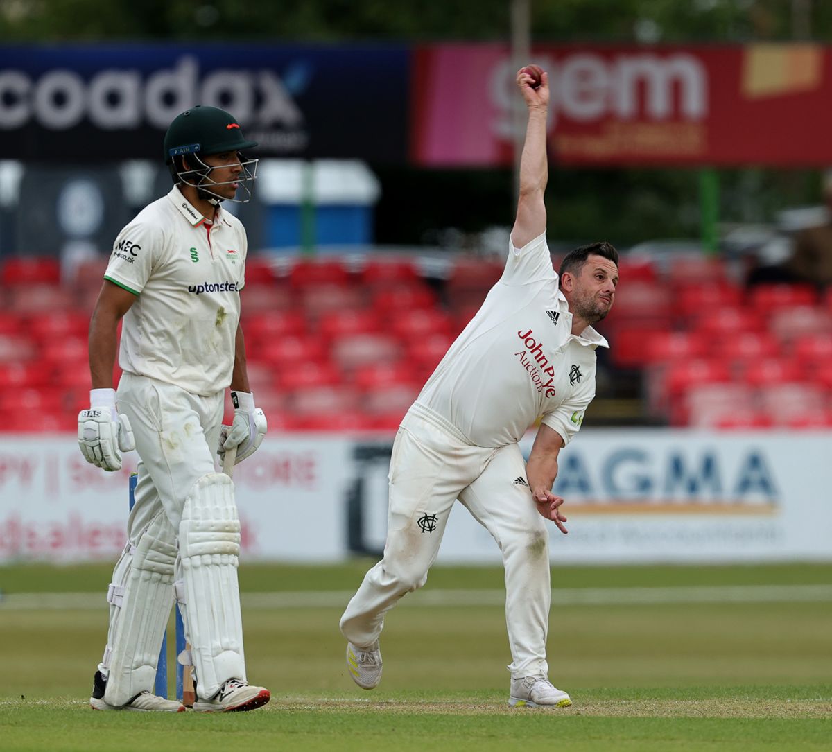 Steven Mullaney in action | ESPNcricinfo.com