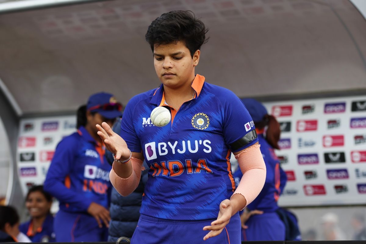 Shafali Verma warms up before the match | ESPNcricinfo.com