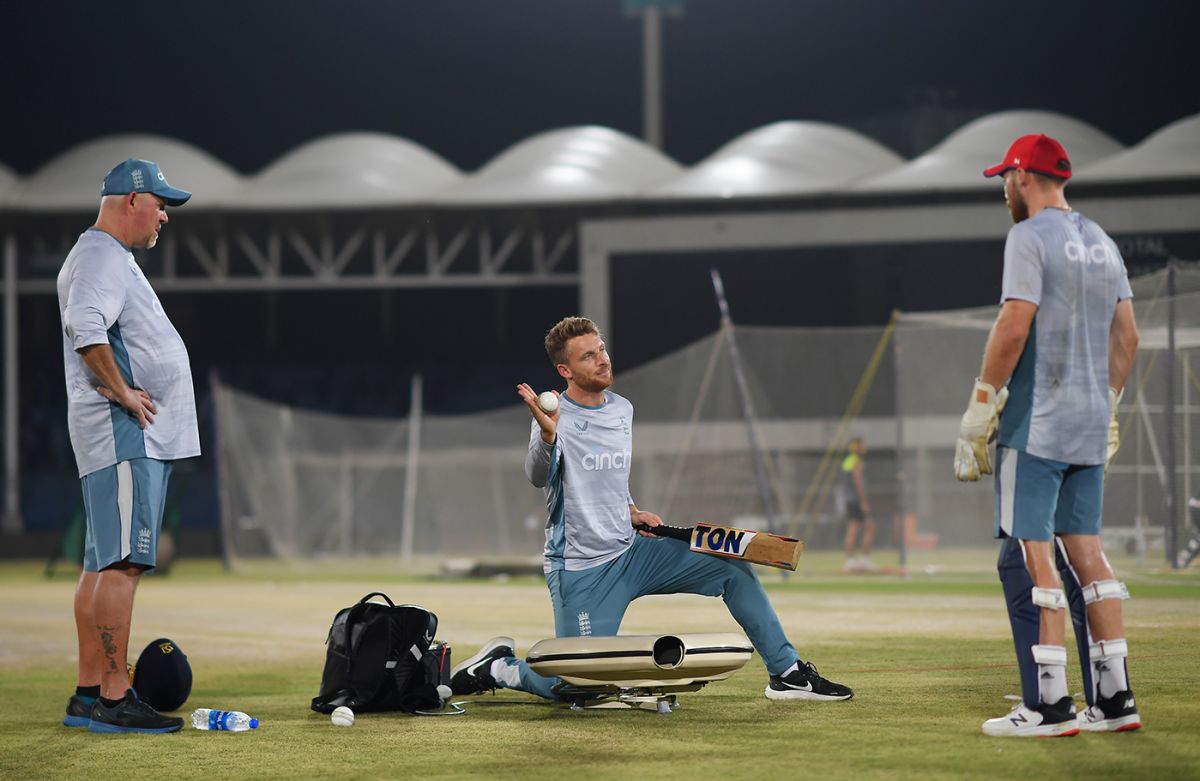 Jos Buttler leads a wicketkeeping drill with Phil Salt | ESPNcricinfo.com