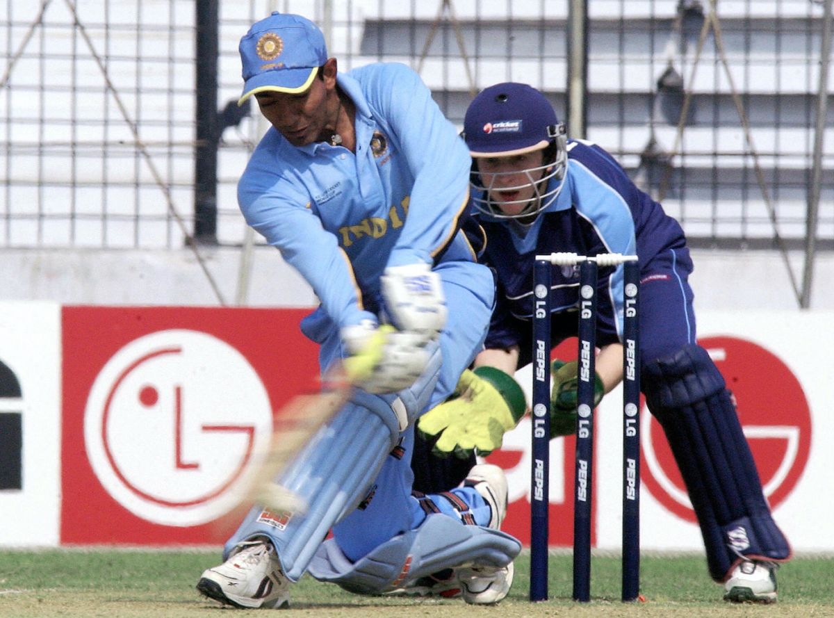 Robin Uthappa sweeps | ESPNcricinfo.com