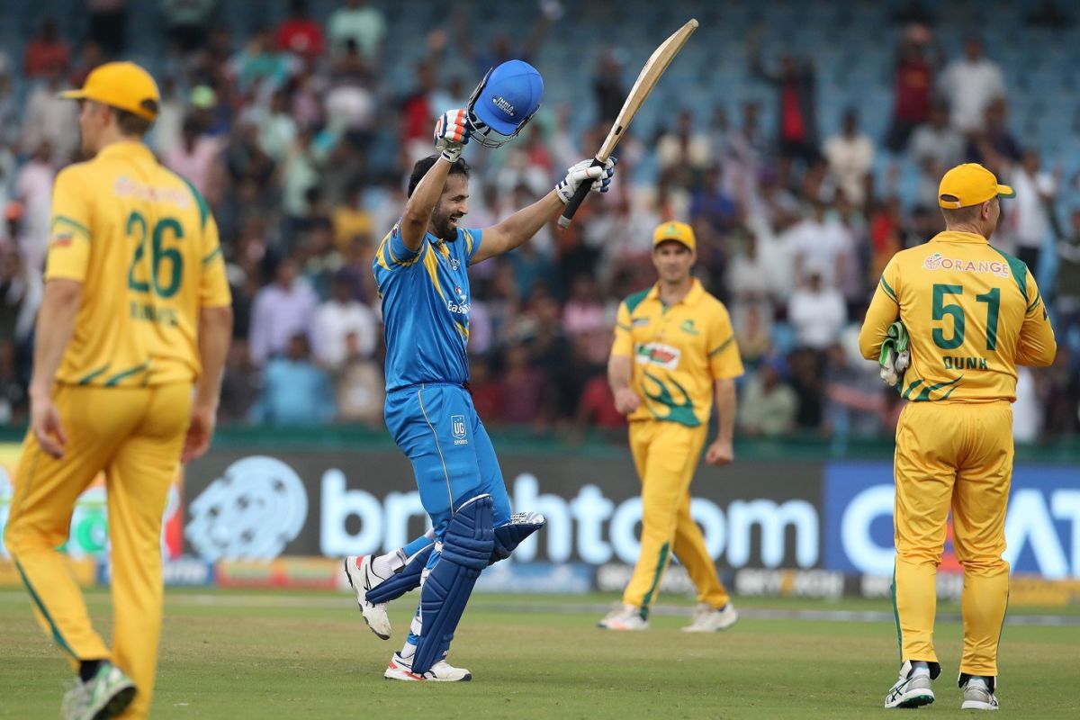 Irfan Pathan clobbered 39 off just 12 to take his team home | ESPNcricinfo.com