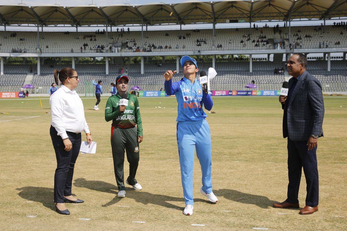 Nigar Sultana and Smriti Mandhana at the toss | ESPNcricinfo.com