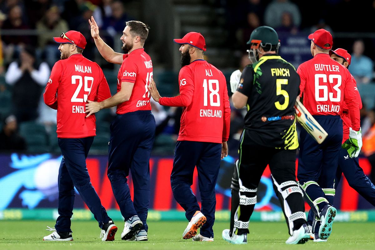 Chris Woakes struck with his first two balls | ESPNcricinfo.com