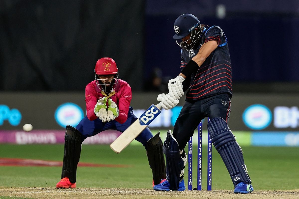 David Wiese slashes at one | ESPNcricinfo.com