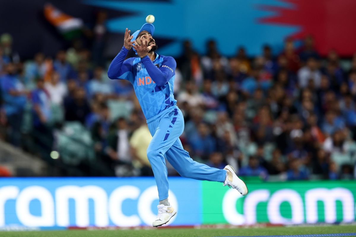 Virat Kohli took a running catch to dismiss Tim Pringle | ESPNcricinfo.com