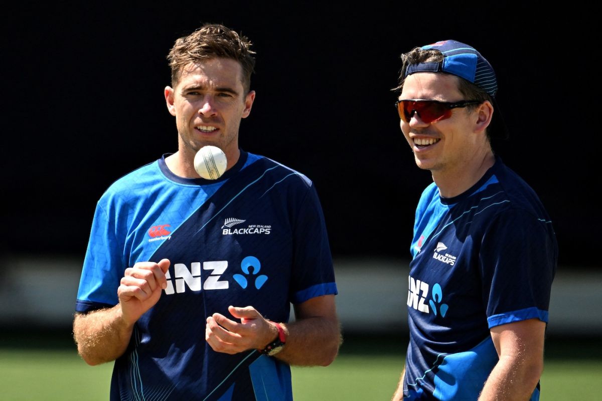 Tim Southee gets ready for a bowl as Michael Bracewell looks on ...
