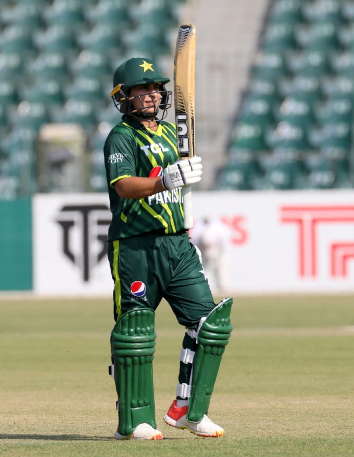 Nida Dar dug Pakistan out of a hole with a quick half-century ...