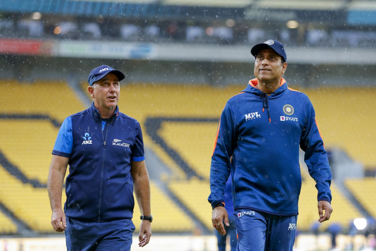 The two coaches go out to check on the conditions | ESPNcricinfo.com