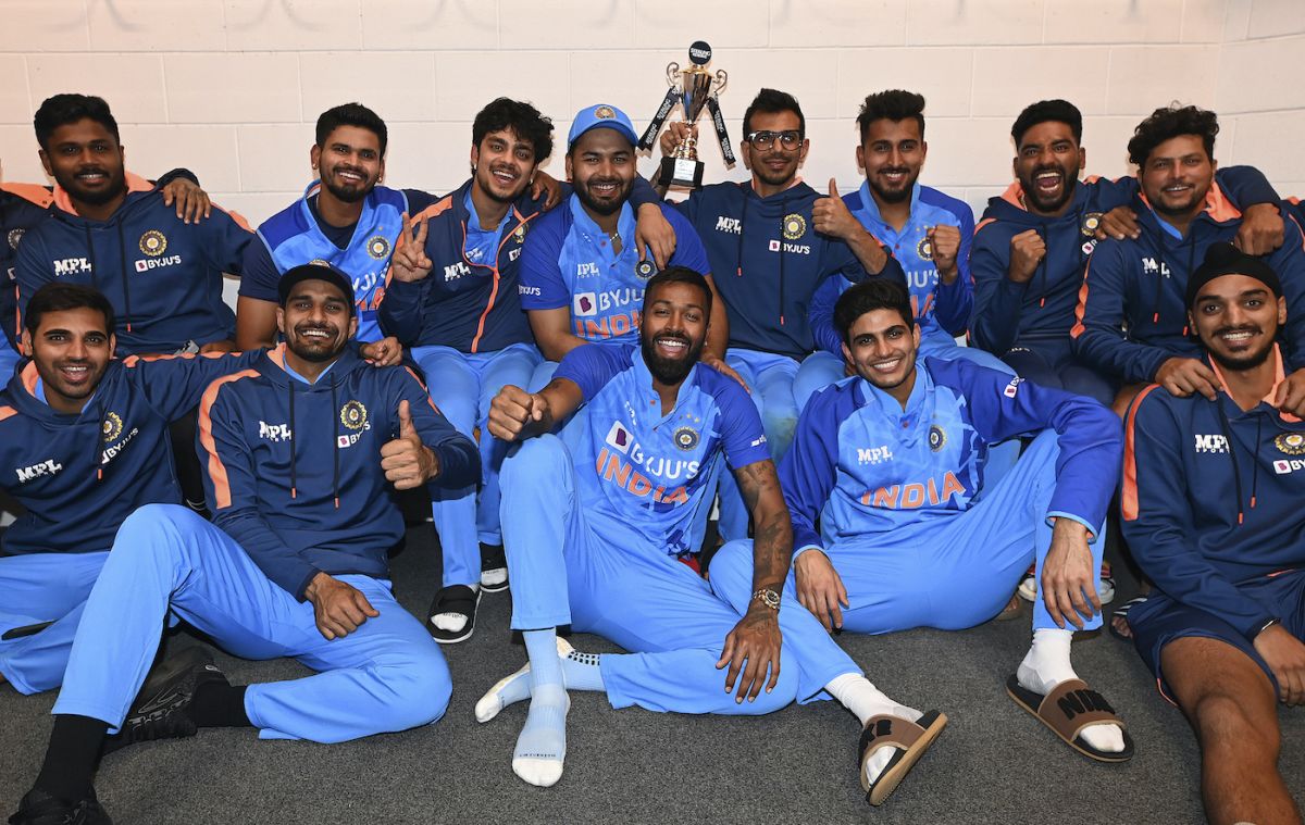 Team India pose with the T20 series trophy | ESPNcricinfo.com