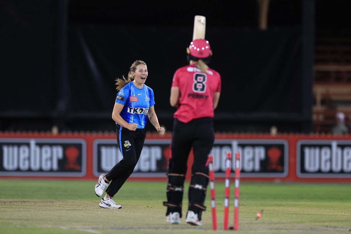 Darcie Brown Castled Ellyse Perry For 33