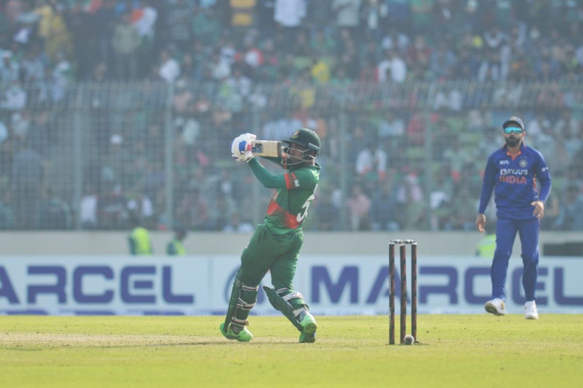Mehidy Hasan Miraz plays a pull during his half-century | ESPNcricinfo.com