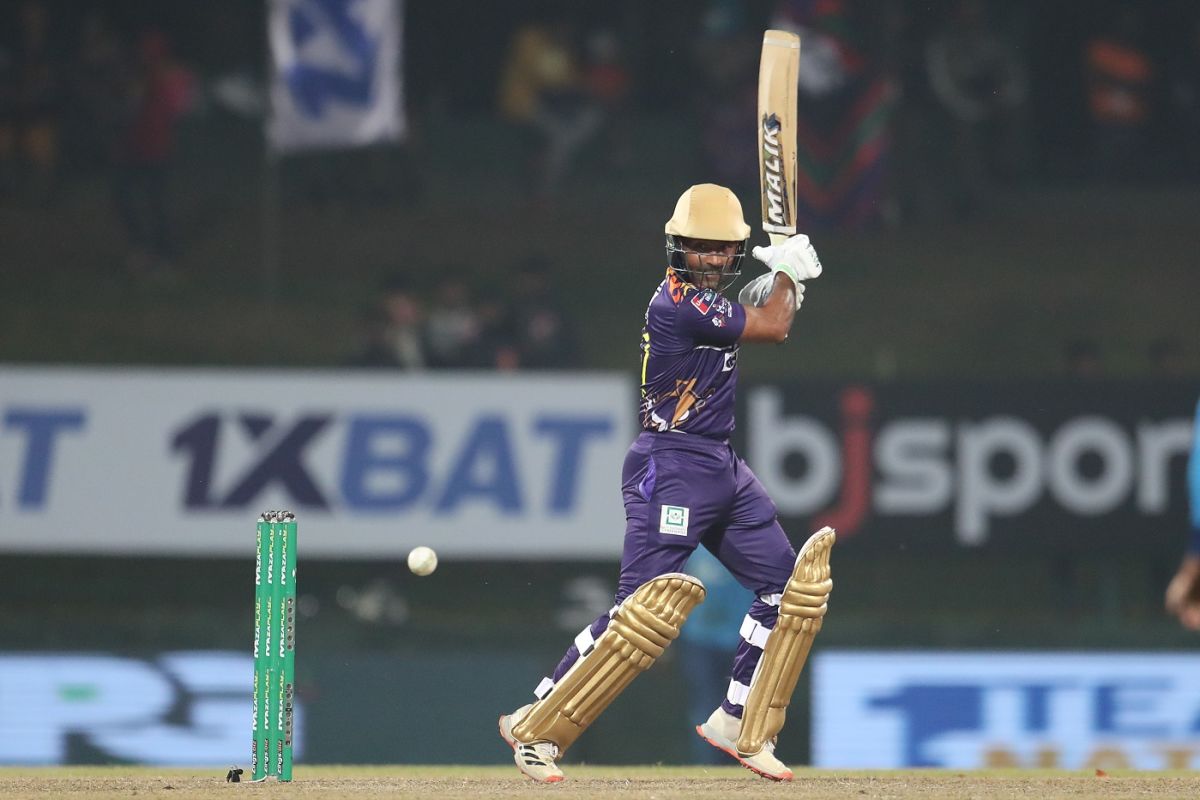 Batting coach Shiv Sunder Das presents Naman Dhir with his first-class ...