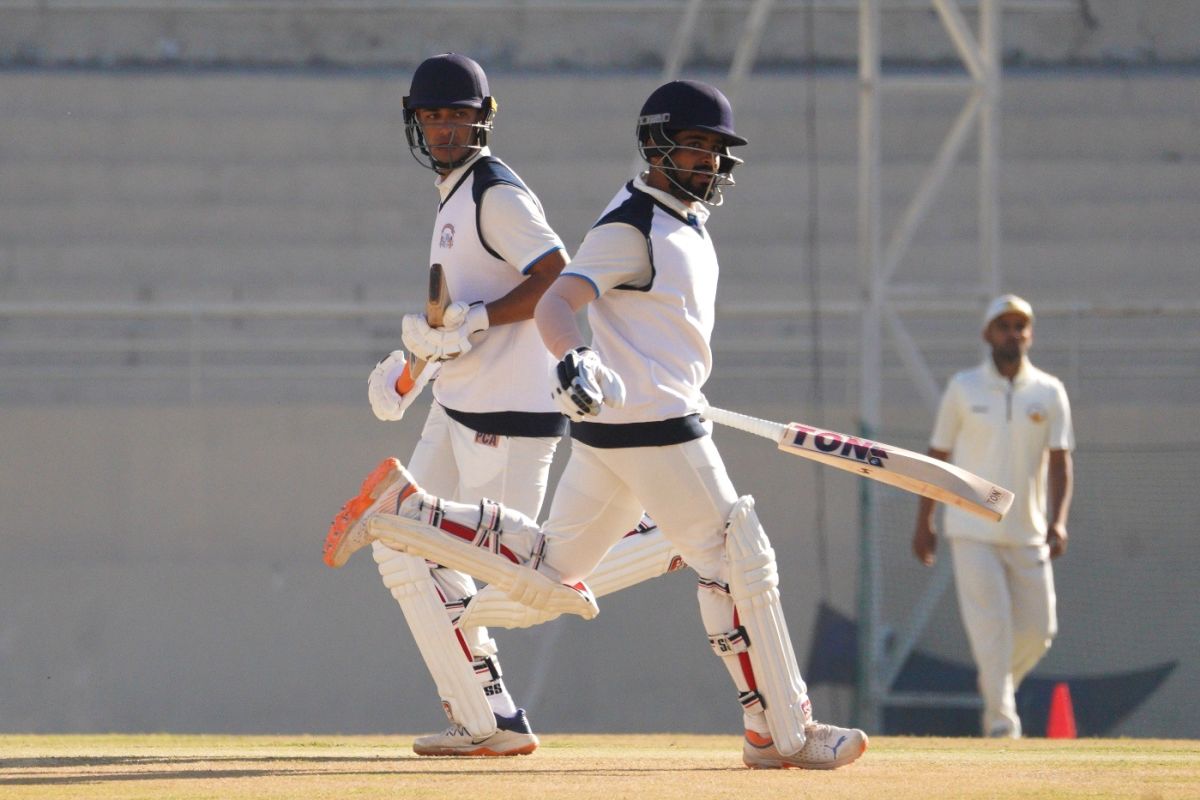 Batting coach Shiv Sunder Das presents Naman Dhir with his first-class ...