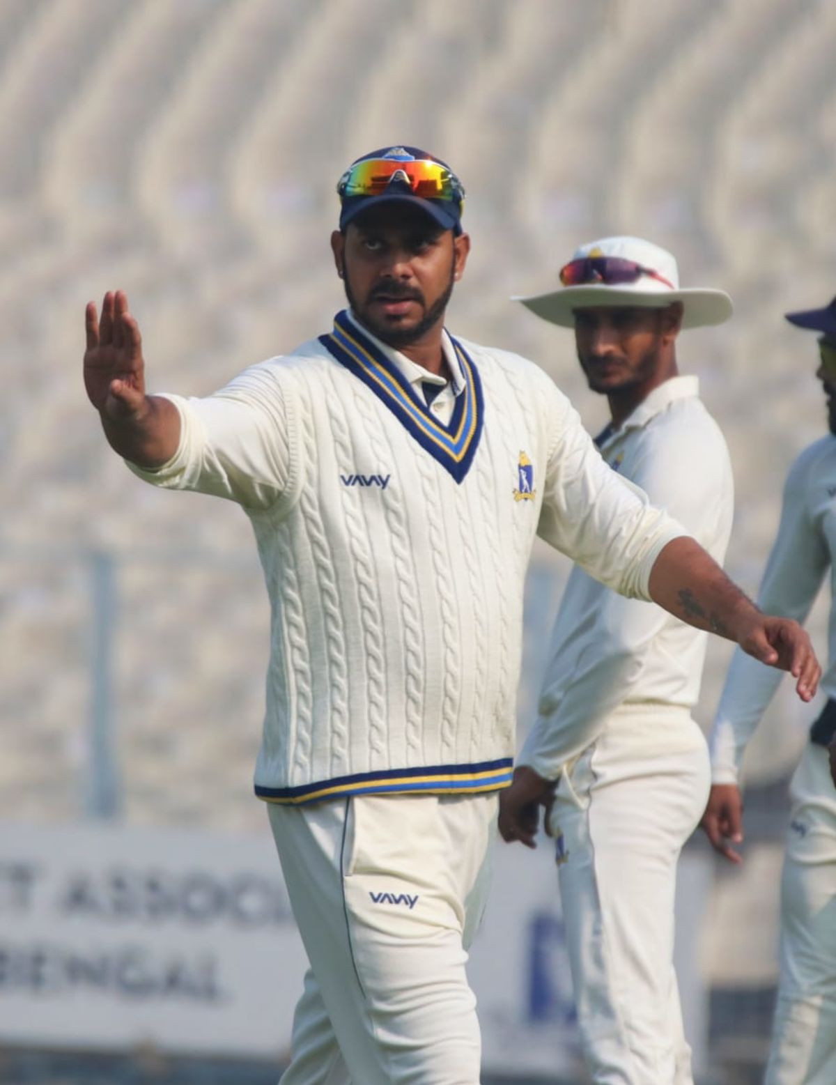 Manoj Tiwary tries to get his field right | ESPNcricinfo.com
