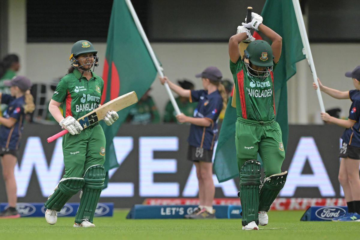 Dilara Akter and Sharmin Akhter walk out to bat | ESPNcricinfo.com