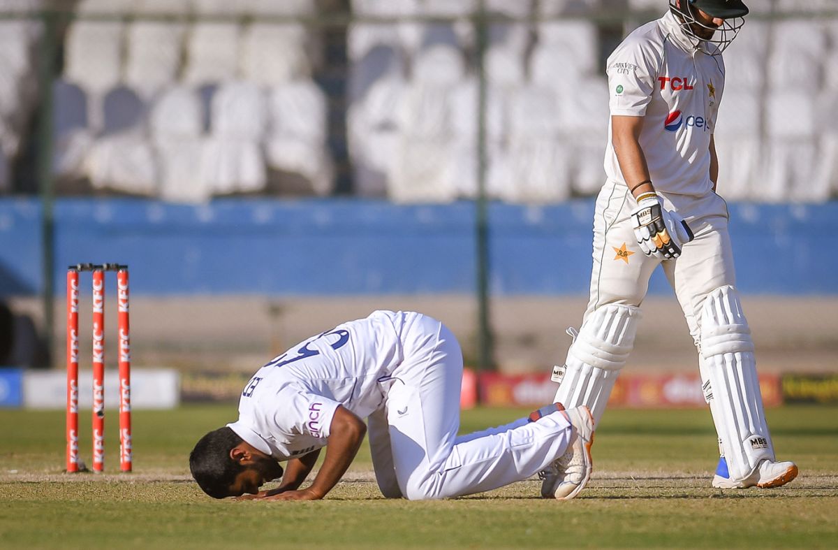 Rehan Ahmed is mobbed by his team-mates | ESPNcricinfo.com