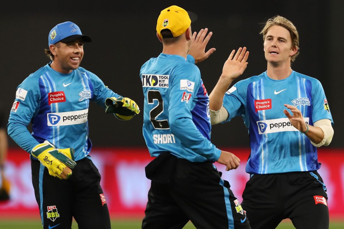 Sarfaraz Ahmed walks back after being dismissed on 86 | ESPNcricinfo.com