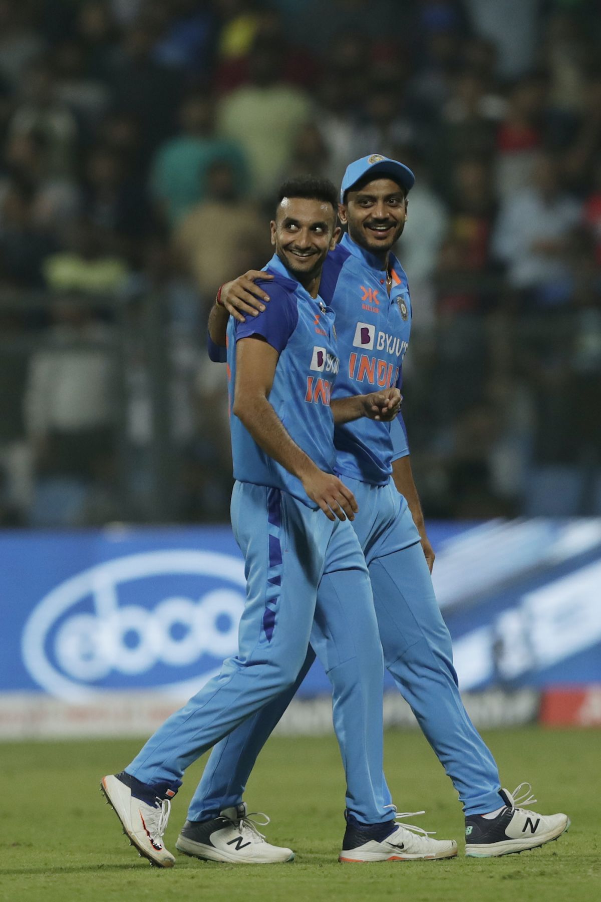 Axar Patel congratulates wicket-taker Harshal Patel | ESPNcricinfo.com