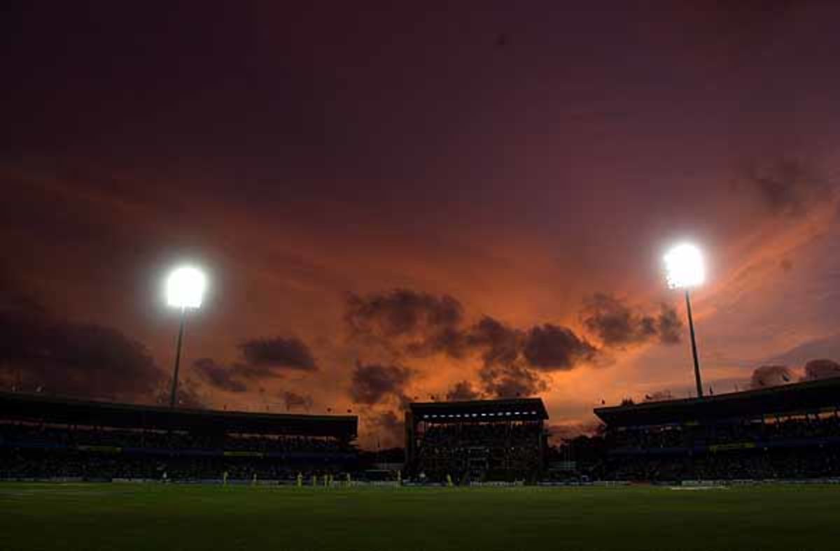 A glorious sunset over the Premadasa Stadium | ESPNcricinfo.com