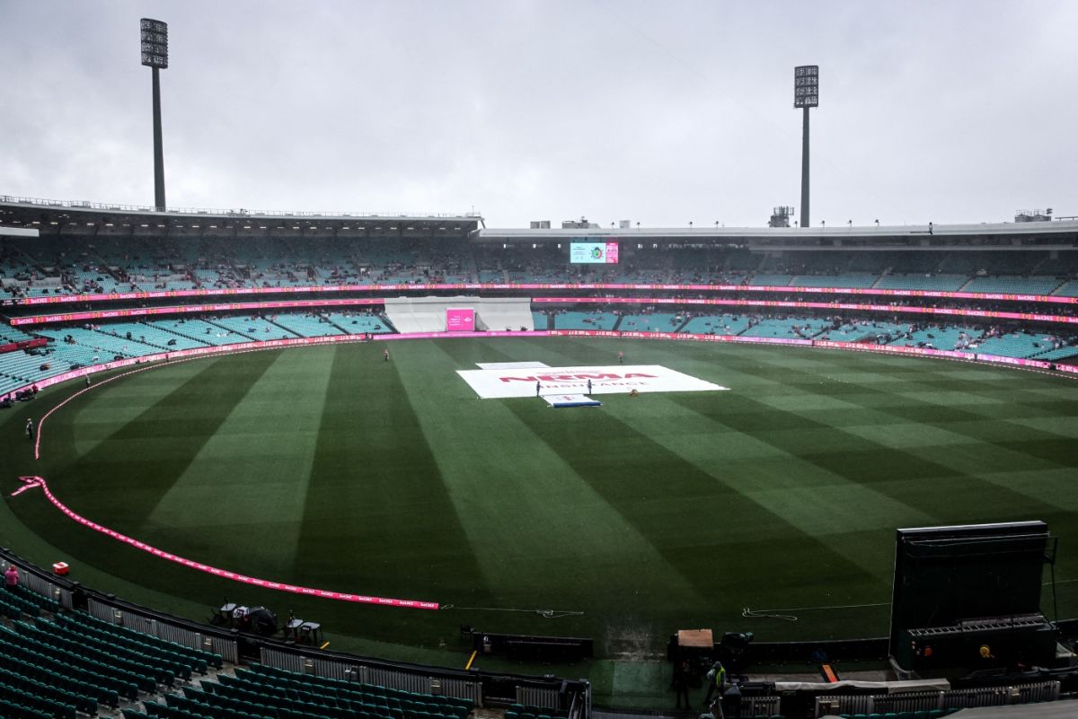 It was Pink Day at the SCG with Glenn McGrath in attendance ...