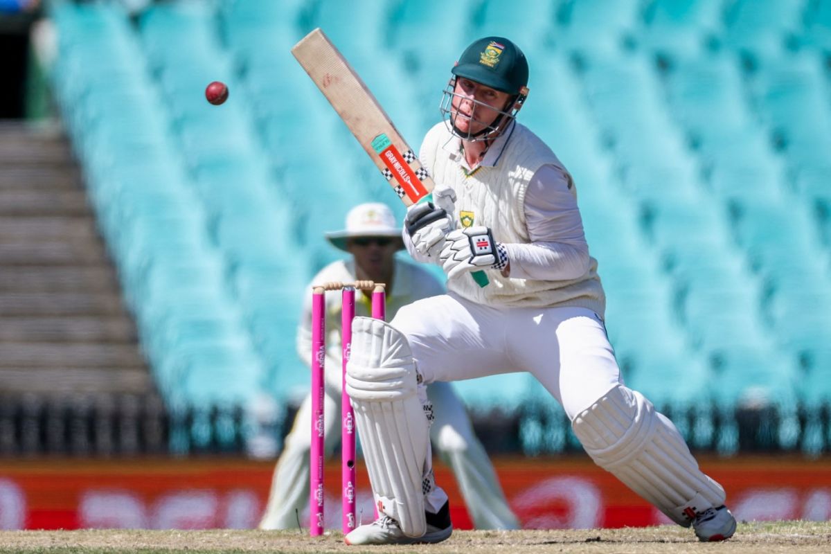 Simon Harmer evades a short ball | ESPNcricinfo.com