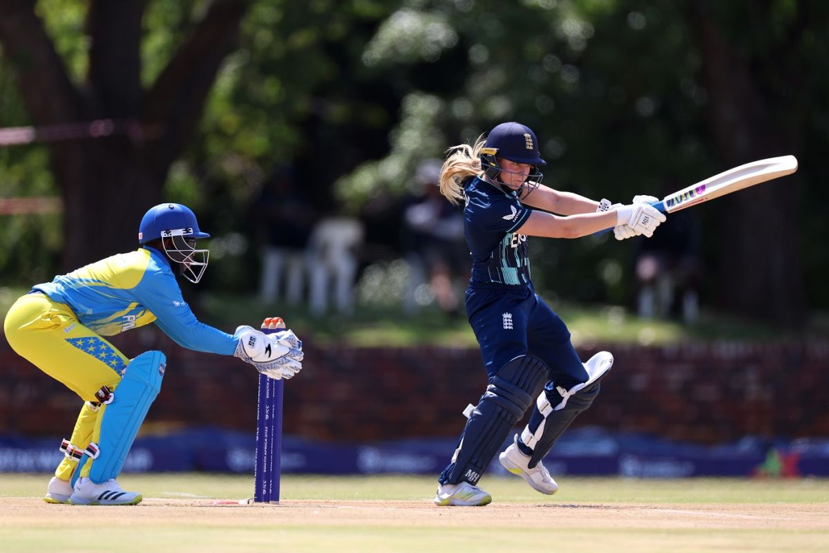 Davina Perrin celebrates after taking a one-handed catch | ESPNcricinfo.com