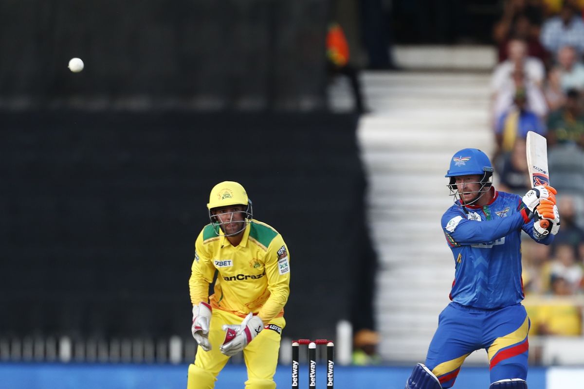 Miane Smit consoles Umaya Rathnayake after Sri Lanka lost to South ...