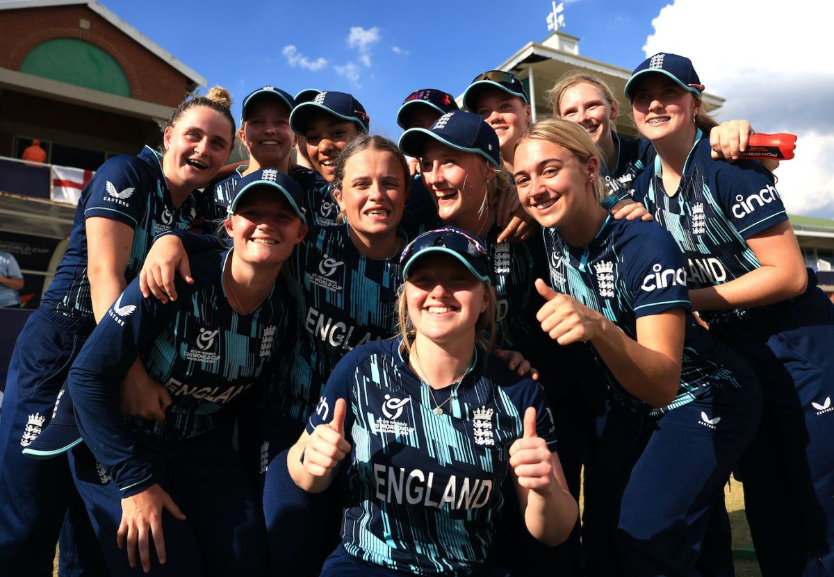 Grace Scrivens and coach, Chris Guest, celebrate | ESPNcricinfo.com