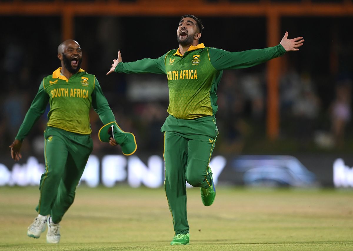 Tabraiz Shamsi celebrates after sealing victory | ESPNcricinfo.com