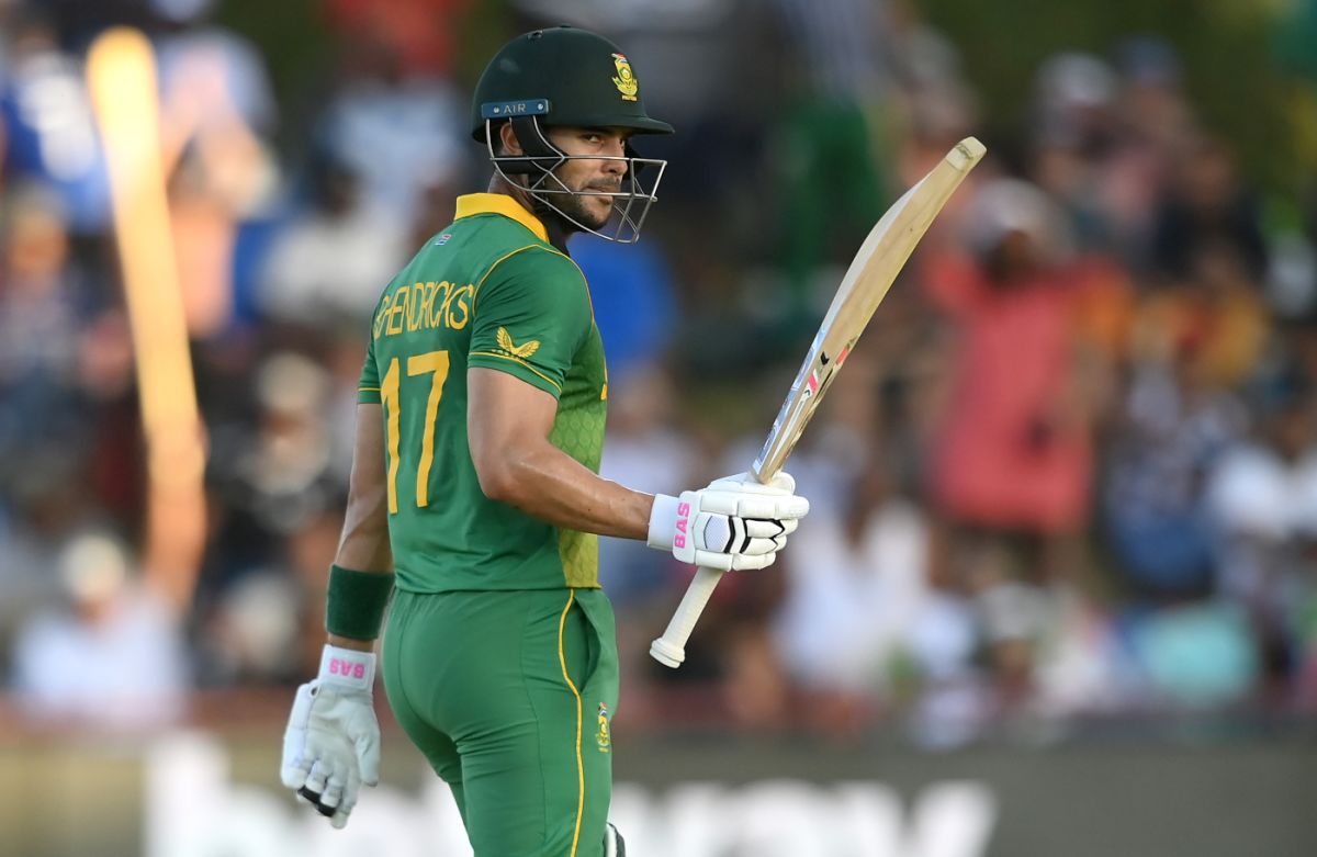 Reeza Hendricks brings up his half-century | ESPNcricinfo.com