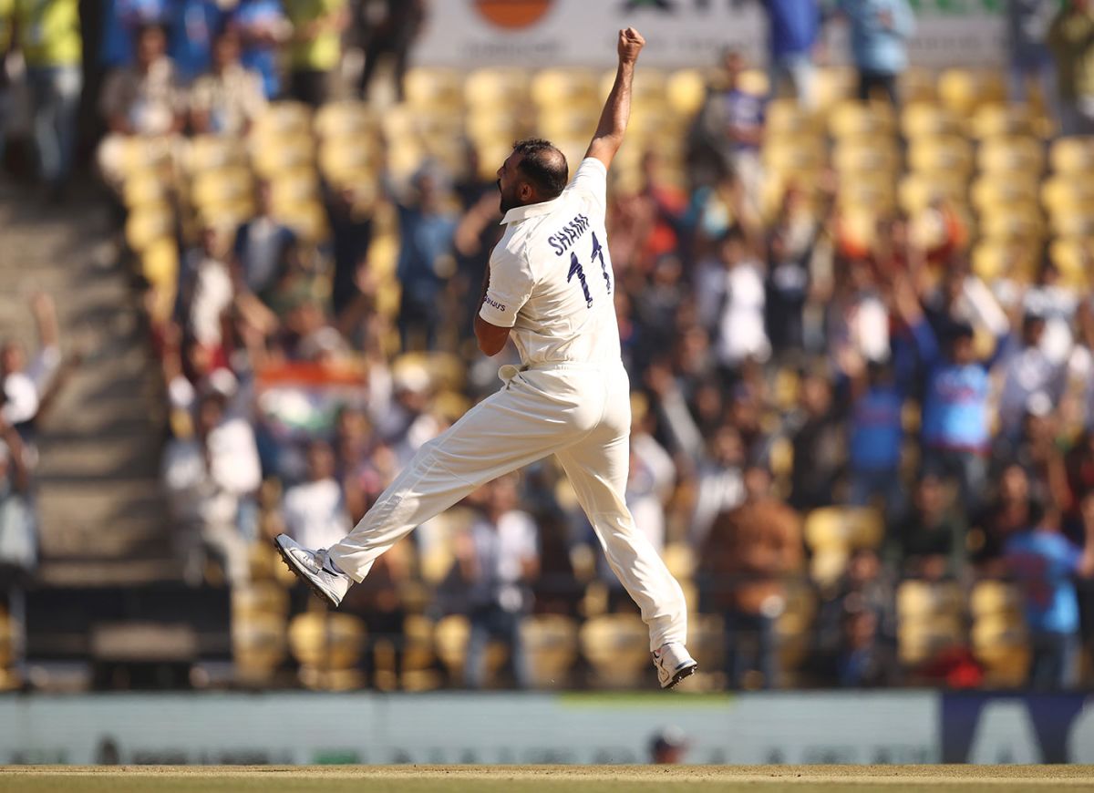 Mohammed Shami celebrates his early wicket of David Warner ...