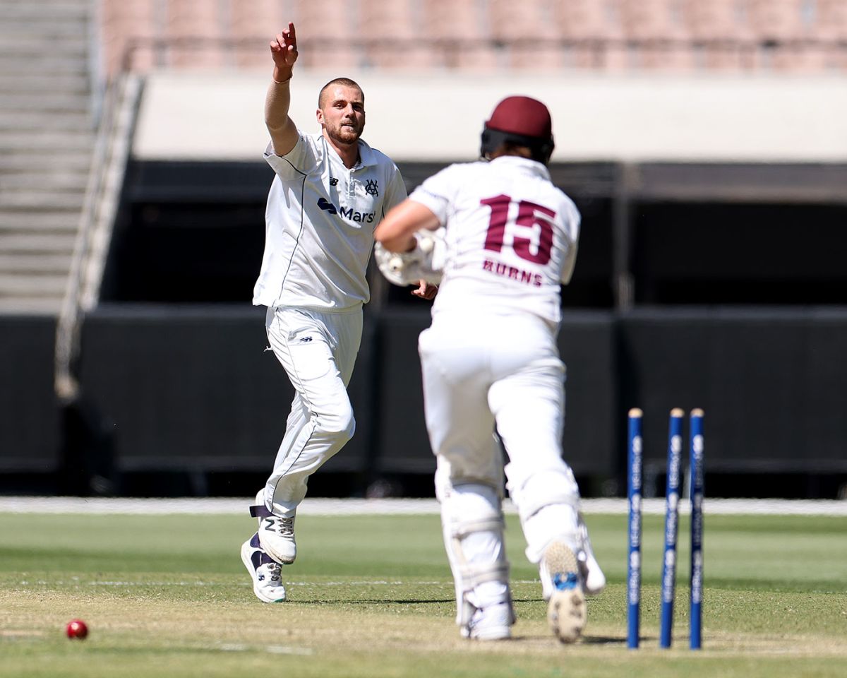 Fergus O'Neill took out Queensland's top order | ESPNcricinfo.com