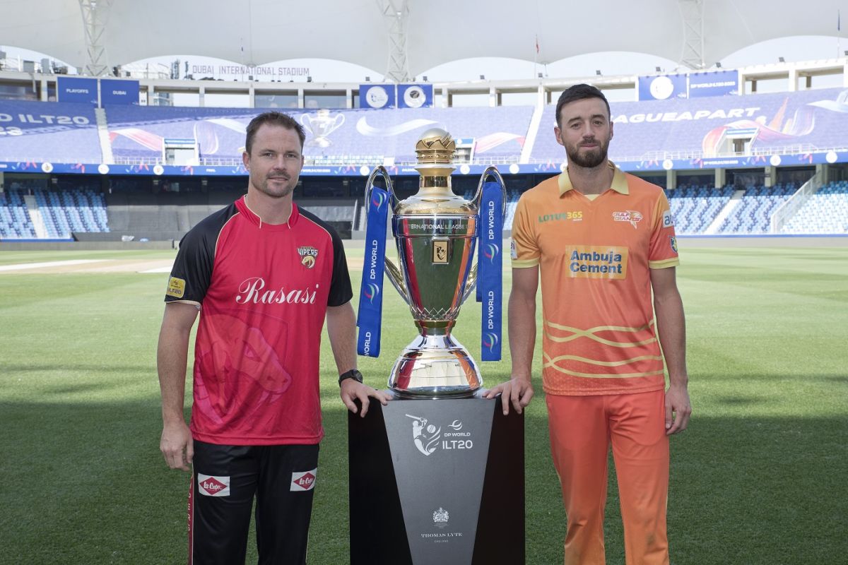 Desert Vipers captain Colin Munro and Gulf Giants captain James Vince ...