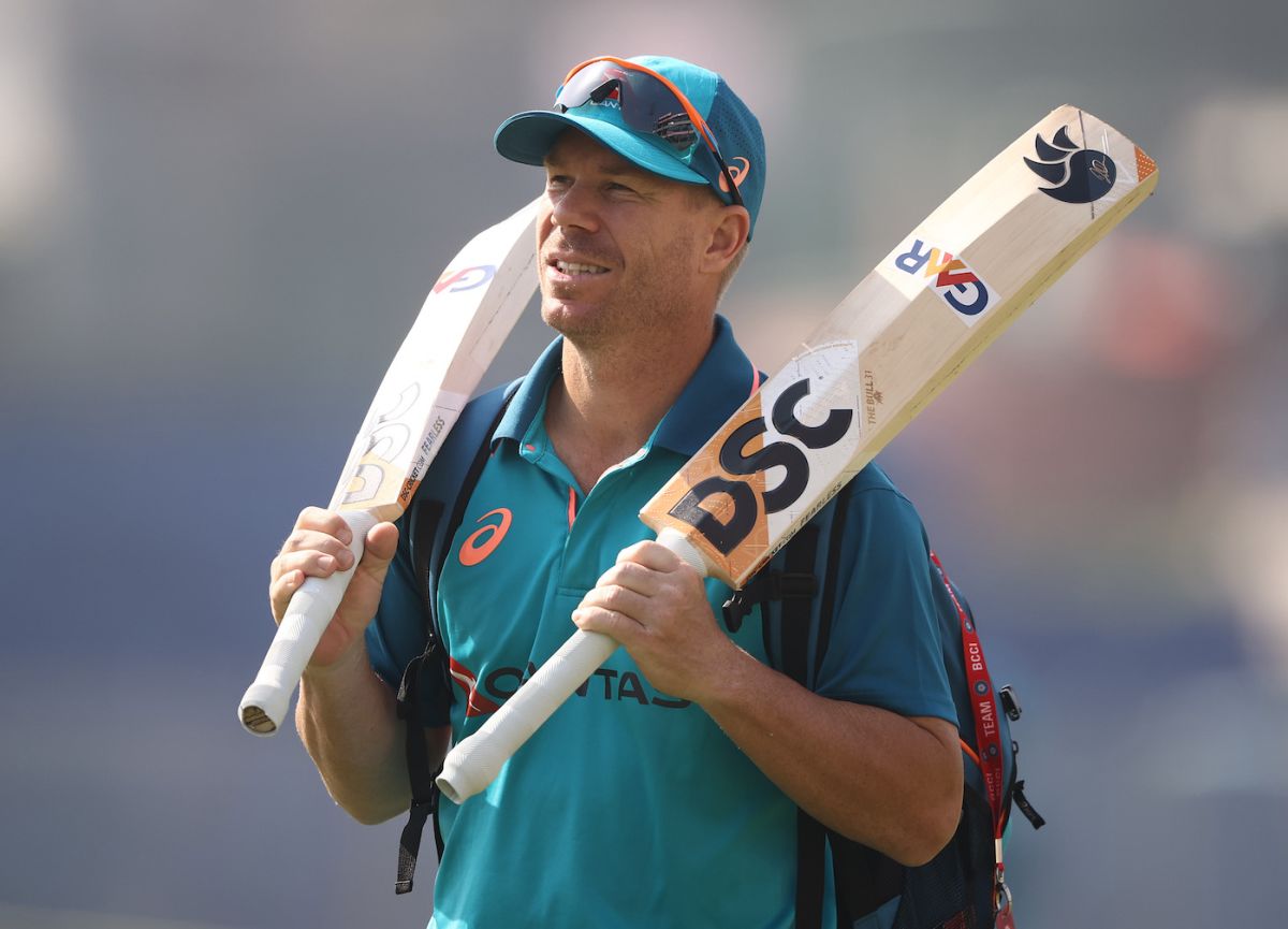 Steven Smith looks at the pitch | ESPNcricinfo.com