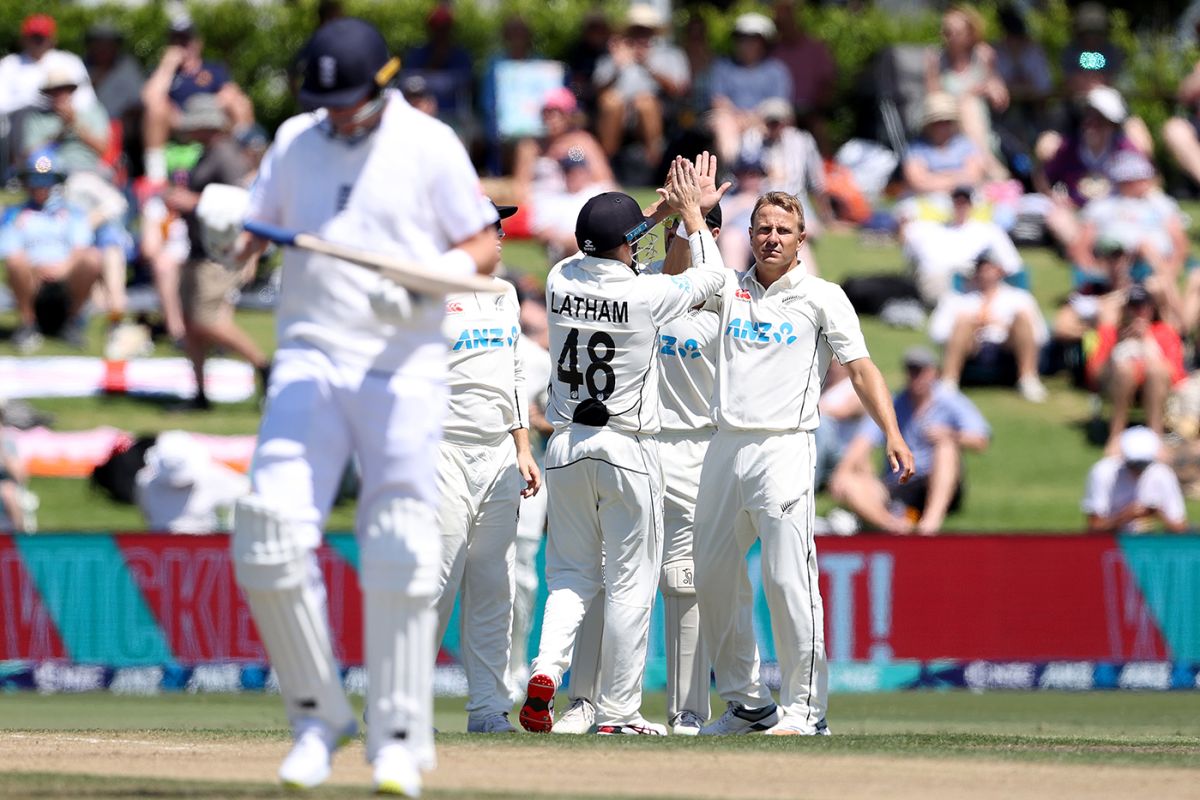 Neil Wagner saw off the "Hawk" - aka. Stuart Broad | ESPNcricinfo.com