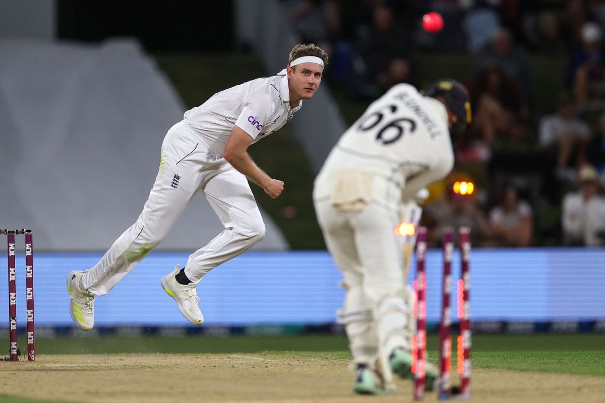Stuart Broad castles Tom Blundell - like three other New Zealand ...