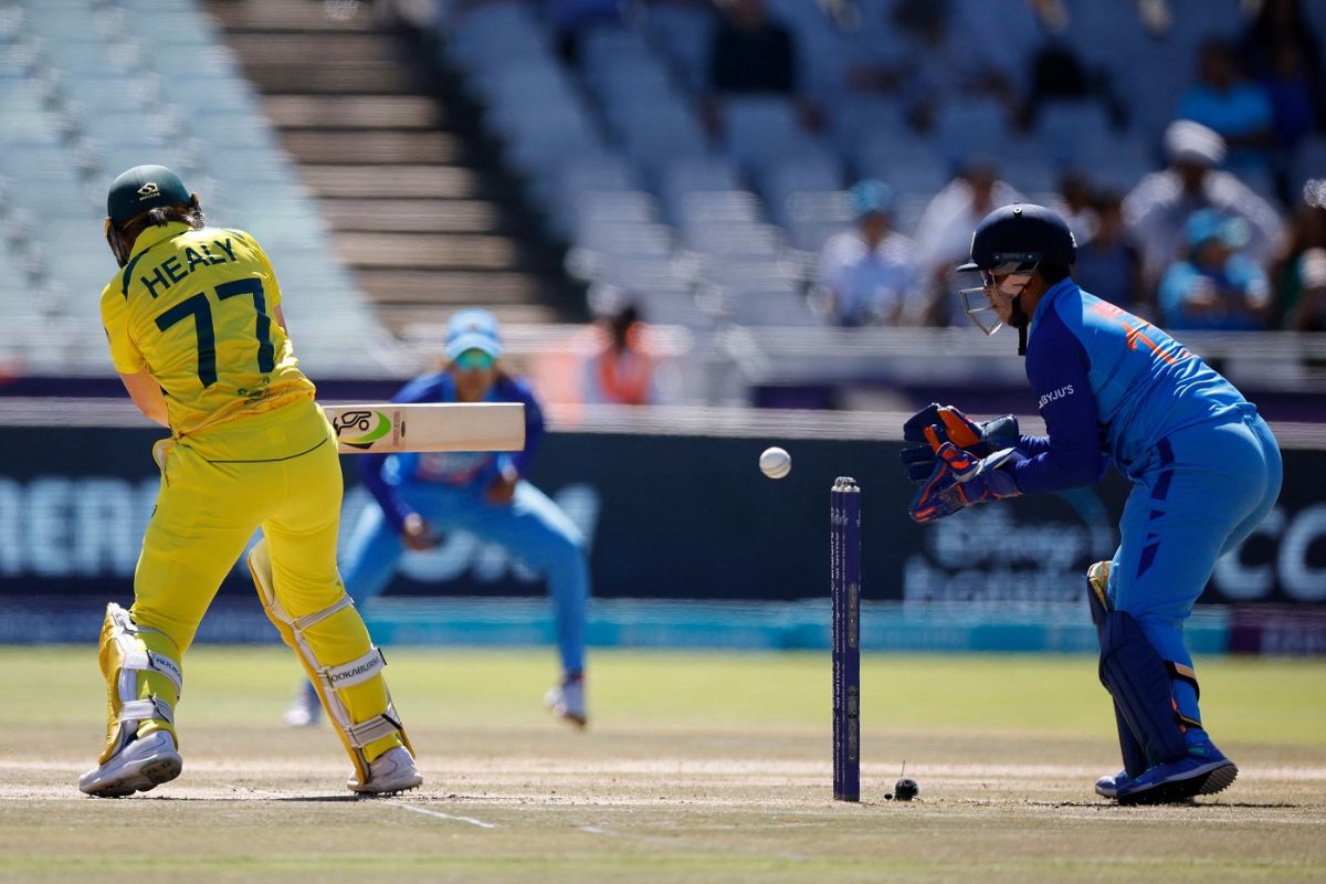 Beth Mooney flicks through deep backward square leg | ESPNcricinfo.com