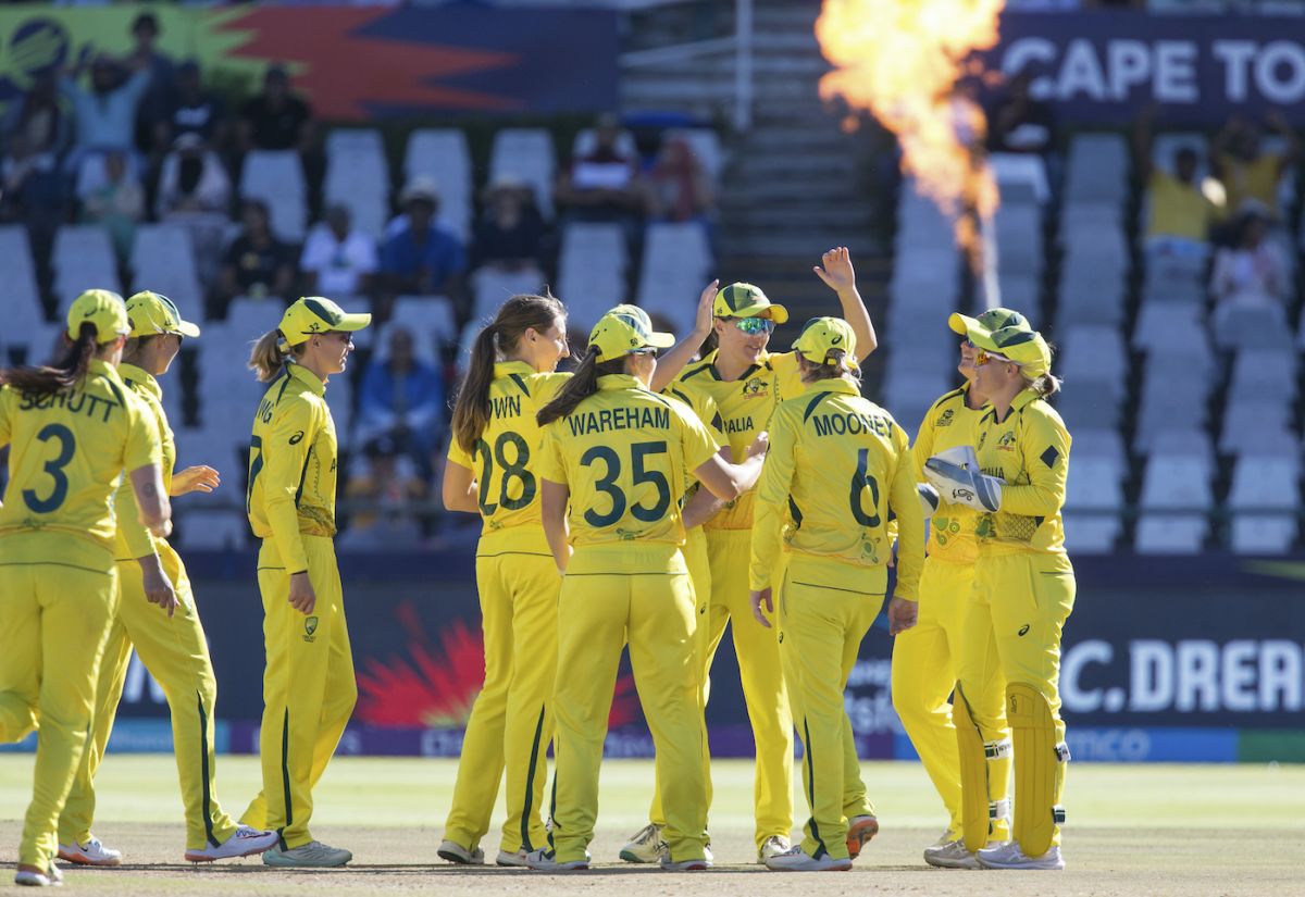 Darcie Brown celebrates with her team-mates | ESPNcricinfo.com